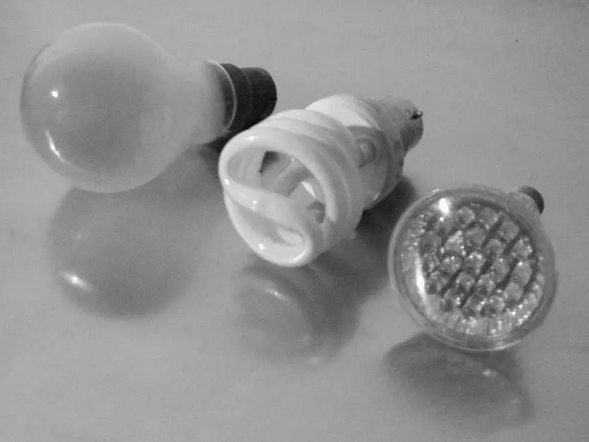 Ampoules LED, LFC ou halogène, comment choisir?